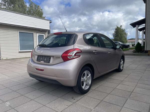 Pelēks Peugeot 208 2012 Viļņa, ar dzinēja tilpumu 1.20 L un nobraukumu 172 tūkst. km par 2850 €, foto 5 vietnē AUTOMOTO.COM.LV