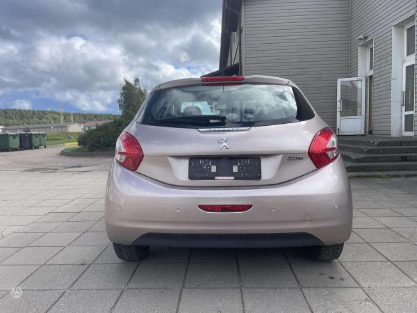 Pelēks Peugeot 208 2012 Viļņa, ar dzinēja tilpumu 1.20 L un nobraukumu 172 tūkst. km par 2850 €, foto 6 vietnē AUTOMOTO.COM.LV