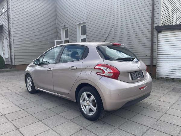 Pelēks Peugeot 208 2012 Viļņa, ar dzinēja tilpumu 1.20 L un nobraukumu 172 tūkst. km par 2850 €, foto 7 vietnē AUTOMOTO.COM.LV