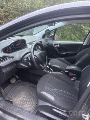 Pelēks Peugeot 208 2012 Tukums, ar dzinēja tilpumu 1.40 L un nobraukumu 180 tūkst. km par 3500 €, foto 5 vietnē AUTOMOTO.COM.LV