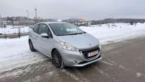Pelēks Peugeot 208 2013 Viļņa, ar dzinēja tilpumu 1.20 L un nobraukumu 175 tūkst. km par 2850 €, foto 2 vietnē AUTOMOTO.COM.LV