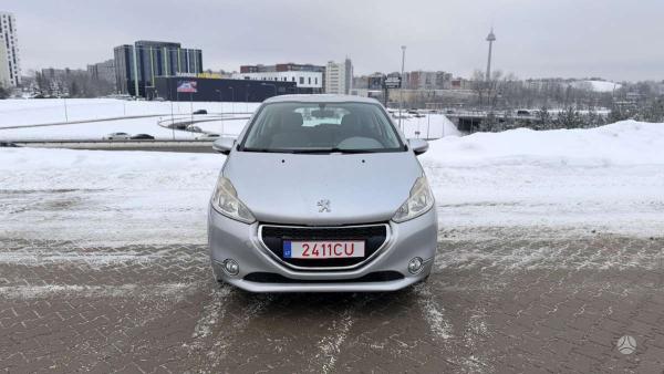 Pelēks Peugeot 208 2013 Viļņa, ar dzinēja tilpumu 1.20 L un nobraukumu 175 tūkst. km par 2850 €, foto 3 vietnē AUTOMOTO.COM.LV
