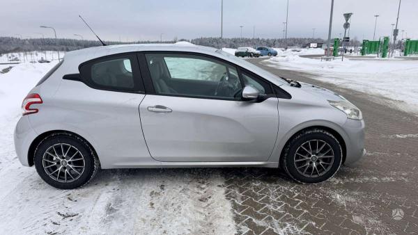 Pelēks Peugeot 208 2013 Viļņa, ar dzinēja tilpumu 1.20 L un nobraukumu 175 tūkst. km par 2850 €, foto 4 vietnē AUTOMOTO.COM.LV