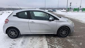 Pelēks Peugeot 208 2013 Viļņa, ar dzinēja tilpumu 1.20 L un nobraukumu 175 tūkst. km par 2850 €, foto 4 vietnē AUTOMOTO.COM.LV