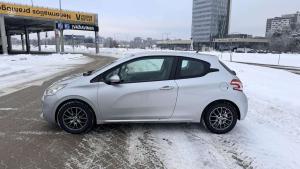 Pelēks Peugeot 208 2013 Viļņa, ar dzinēja tilpumu 1.20 L un nobraukumu 175 tūkst. km par 2850 €, foto 5 vietnē AUTOMOTO.COM.LV