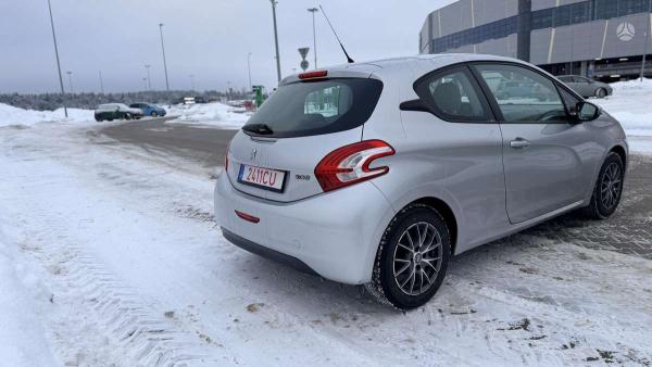 Pelēks Peugeot 208 2013 Viļņa, ar dzinēja tilpumu 1.20 L un nobraukumu 175 tūkst. km par 2850 €, foto 6 vietnē AUTOMOTO.COM.LV