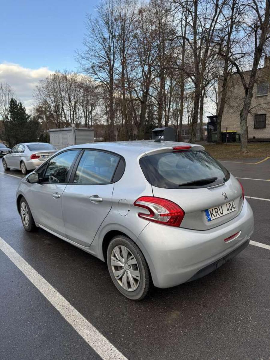 Pelēks Peugeot 208 2013 Kauņa, ar dzinēja tilpumu 1.56 L un nobraukumu 257 tūkst. km par 3000 €, foto 2 vietnē AUTOMOTO.COM.LV