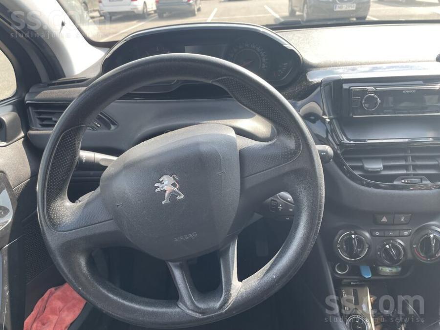 Pelēks Peugeot 208 2013 Daugavpils, ar dzinēja tilpumu 1.40 L un nobraukumu 132 tūkst. km par 3000 €, foto 3 vietnē AUTOMOTO.COM.LV