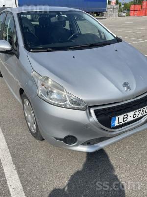 Pelēks Peugeot 208 2013 Daugavpils, ar dzinēja tilpumu 1.40 L un nobraukumu 132 tūkst. km par 3000 €, foto 5 vietnē AUTOMOTO.COM.LV