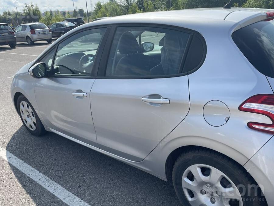 Pelēks Peugeot 208 2013 Daugavpils, ar dzinēja tilpumu 1.40 L un nobraukumu 132 tūkst. km par 3000 €, foto 6 vietnē AUTOMOTO.COM.LV