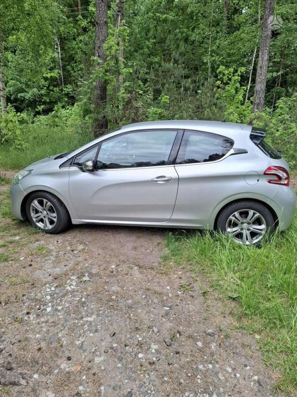Pelēks Peugeot 208 2013 Viļņa, ar dzinēja tilpumu 1.56 L un nobraukumu 259 tūkst. km par 2800 €, foto 1 vietnē AUTOMOTO.COM.LV