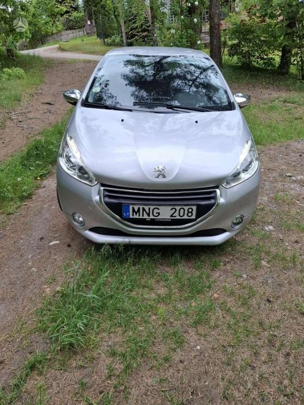 Pelēks Peugeot 208 2013 Viļņa, ar dzinēja tilpumu 1.56 L un nobraukumu 259 tūkst. km par 2800 €, foto 4 vietnē AUTOMOTO.COM.LV