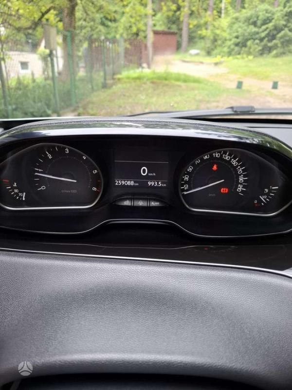 Pelēks Peugeot 208 2013 Viļņa, ar dzinēja tilpumu 1.56 L un nobraukumu 259 tūkst. km par 2800 €, foto 6 vietnē AUTOMOTO.COM.LV