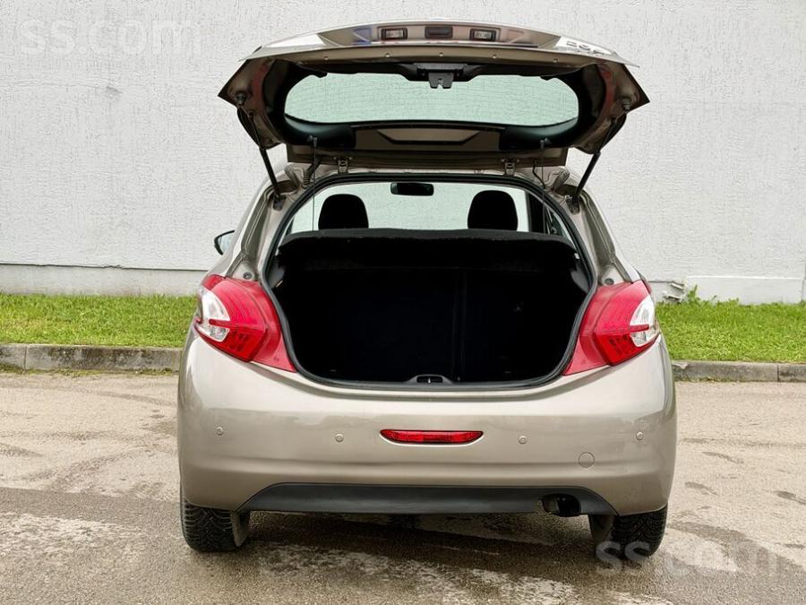 Pelēks Peugeot 208 2013 Jelgava, ar dzinēja tilpumu 1.20 L un nobraukumu 0 tūkst. km par 2950 €, foto 10 vietnē AUTOMOTO.COM.LV