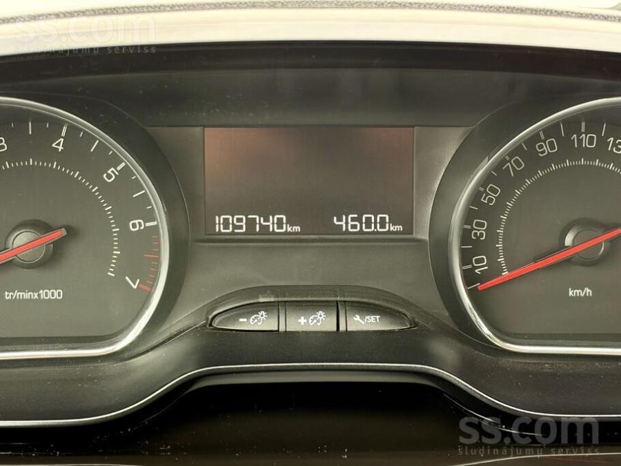 Pelēks Peugeot 208 2013 Jelgava, ar dzinēja tilpumu 1.20 L un nobraukumu 0 tūkst. km par 2950 €, foto 17 vietnē AUTOMOTO.COM.LV