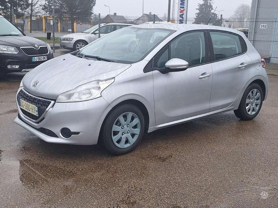 Grey Peugeot 208 2014 in Taurage, with an engine capacity of 1.00 L and mileage of 119 thousand km for 2950 €, photo 1 on AUTOMOTO.COM.LV