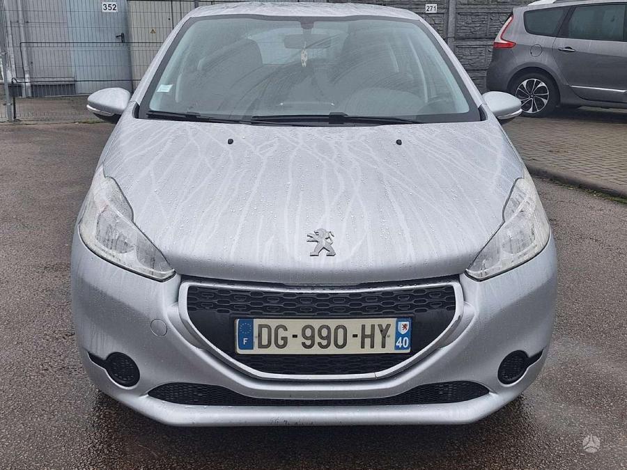Grey Peugeot 208 2014 in Taurage, with an engine capacity of 1.00 L and mileage of 119 thousand km for 2950 €, photo 2 on AUTOMOTO.COM.LV