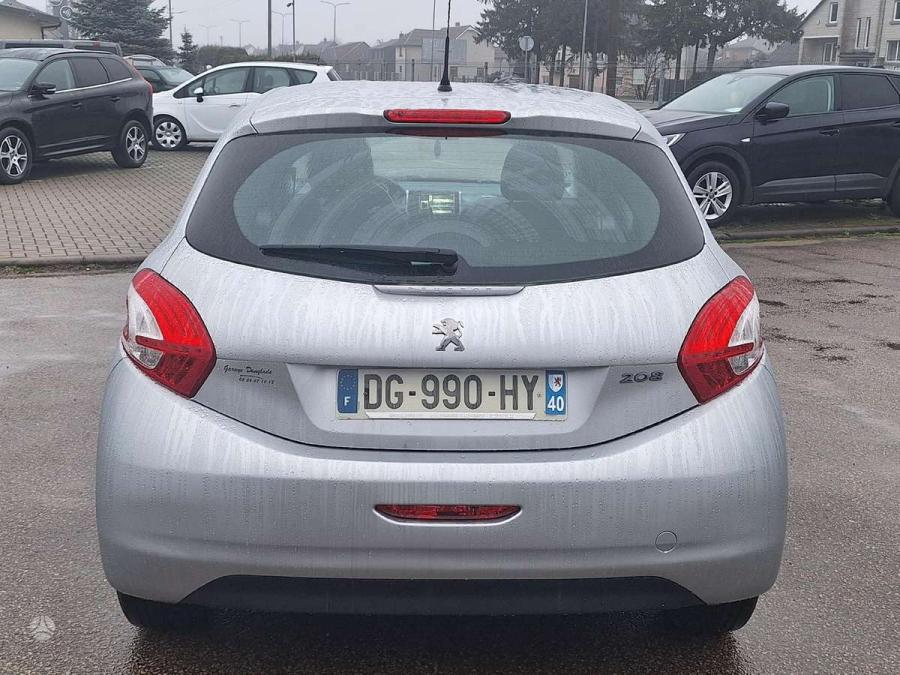 Grey Peugeot 208 2014 in Taurage, with an engine capacity of 1.00 L and mileage of 119 thousand km for 2950 €, photo 5 on AUTOMOTO.COM.LV