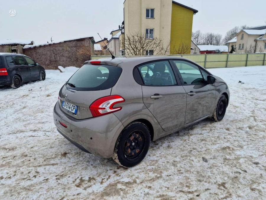 Pelēks Peugeot 208 2014 Tauragė, ar dzinēja tilpumu 1.20 L un nobraukumu 160 tūkst. km par 2200 €, foto 4 vietnē AUTOMOTO.COM.LV