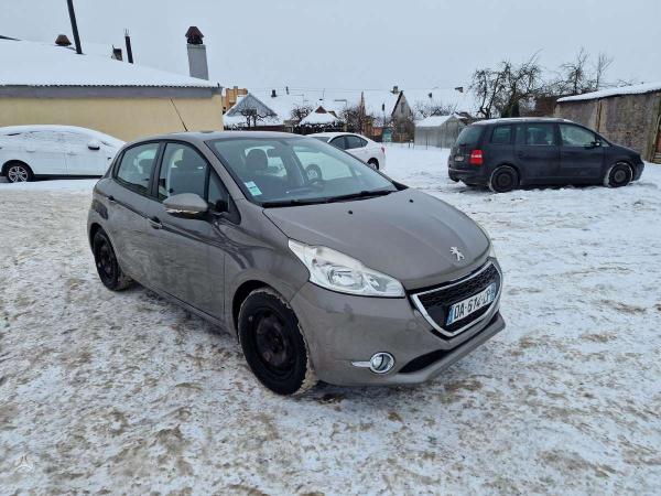 Pelēks Peugeot 208 2014 Tauragė, ar dzinēja tilpumu 1.20 L un nobraukumu 160 tūkst. km par 2200 €, foto 5 vietnē AUTOMOTO.COM.LV