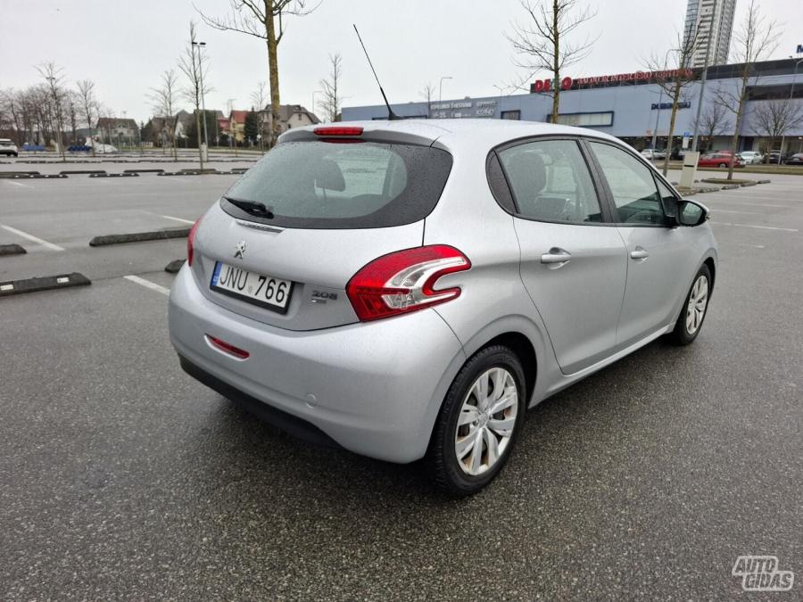 Grey Peugeot 208 2014 in Klaipeda, with an engine capacity of 1.60 L and mileage of 194 thousand km for 4100 €, photo 3 on AUTOMOTO.COM.LV