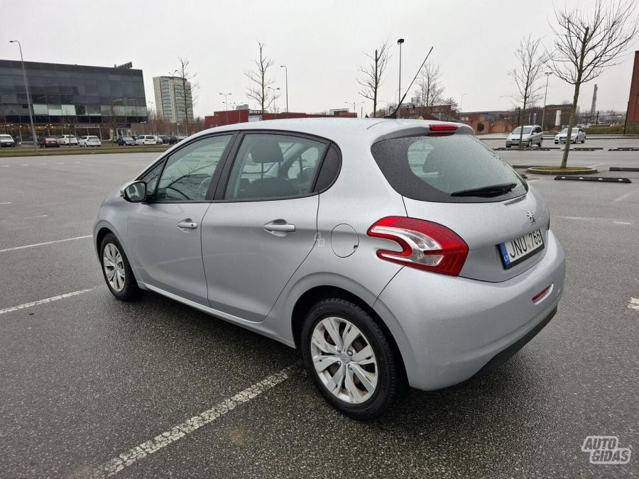 Grey Peugeot 208 2014 in Klaipeda, with an engine capacity of 1.60 L and mileage of 194 thousand km for 4100 €, photo 5 on AUTOMOTO.COM.LV