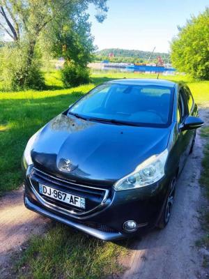 Pelēks Peugeot 208 2014 Kauņa, ar dzinēja tilpumu 1.60 L un nobraukumu 180 tūkst. km par 2850 €, foto  vietnē AUTOMOTO.COM.LV