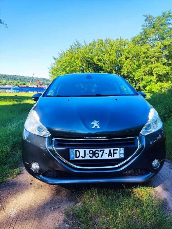 Pelēks Peugeot 208 2014 Kauņa, ar dzinēja tilpumu 1.60 L un nobraukumu 180 tūkst. km par 2850 €, foto 3 vietnē AUTOMOTO.COM.LV