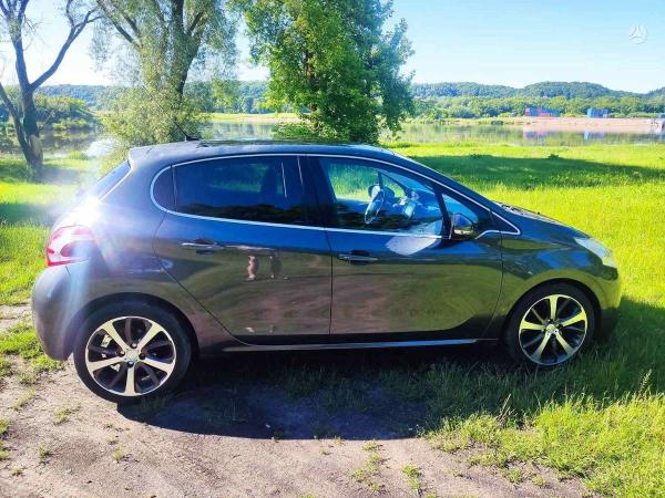 Pelēks Peugeot 208 2014 Kauņa, ar dzinēja tilpumu 1.60 L un nobraukumu 180 tūkst. km par 2850 €, foto 6 vietnē AUTOMOTO.COM.LV