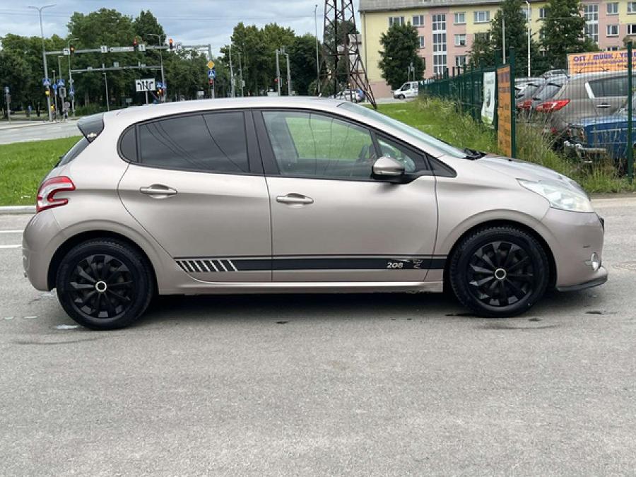 Pelēks Peugeot 208 2014 Narva, ar dzinēja tilpumu 1.20 L un nobraukumu 168 tūkst. km par 2999 €, foto 6 vietnē AUTOMOTO.COM.LV