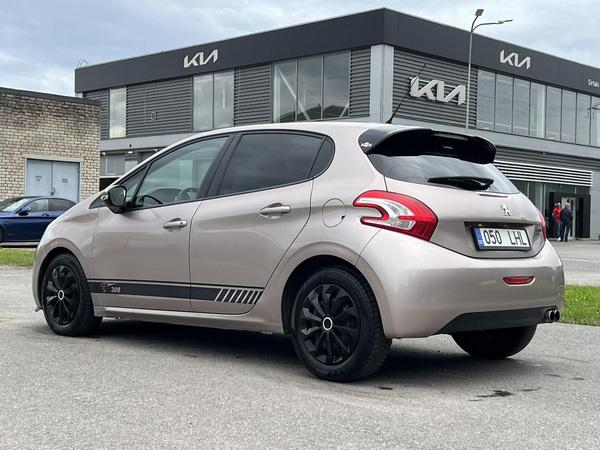 Grey Peugeot 208 2014 in Narva, with an engine capacity of 1.20 L and mileage of 168 thousand km for 2999 €, photo 6 on AUTOMOTO.COM.LV