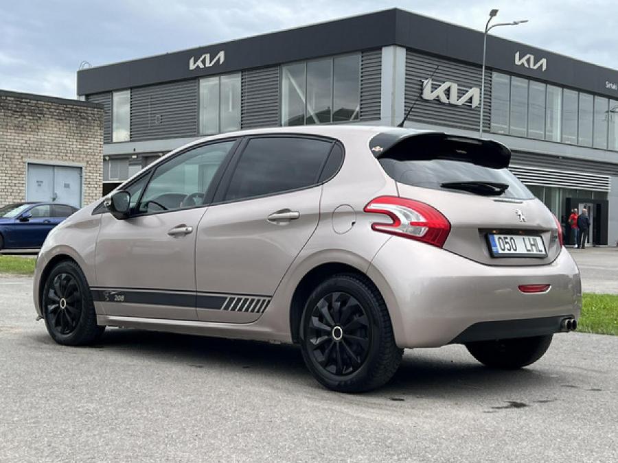 Pelēks Peugeot 208 2014 Narva, ar dzinēja tilpumu 1.20 L un nobraukumu 168 tūkst. km par 2999 €, foto 7 vietnē AUTOMOTO.COM.LV