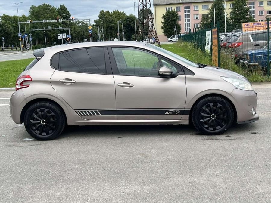 Pelēks Peugeot 208 2014 Narva, ar dzinēja tilpumu 1.20 L un nobraukumu 168 tūkst. km par 2999 €, foto 18 vietnē AUTOMOTO.COM.LV