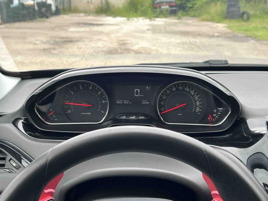 Pelēks Peugeot 208 2014 Narva, ar dzinēja tilpumu 1.20 L un nobraukumu 168 tūkst. km par 2999 €, foto 22 vietnē AUTOMOTO.COM.LV
