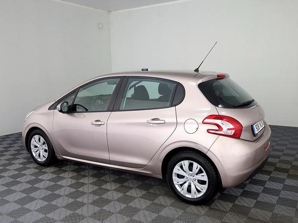 Pelēks Peugeot 208 2014 Tallina, ar dzinēja tilpumu 1.20 L un nobraukumu 105 tūkst. km par 2799 €, foto 4 vietnē AUTOMOTO.COM.LV