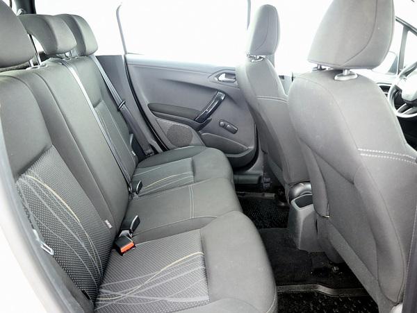 Pelēks Peugeot 208 2014 Tallina, ar dzinēja tilpumu 1.20 L un nobraukumu 105 tūkst. km par 2799 €, foto 7 vietnē AUTOMOTO.COM.LV