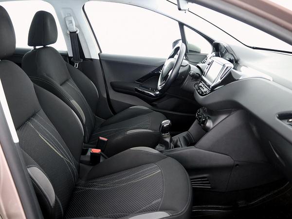 Pelēks Peugeot 208 2014 Tallina, ar dzinēja tilpumu 1.20 L un nobraukumu 105 tūkst. km par 2799 €, foto 6 vietnē AUTOMOTO.COM.LV