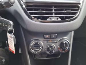 Pelēks Peugeot 208 2014 Tauragė, ar dzinēja tilpumu 1.00 L un nobraukumu 120 tūkst. km par 2900 €, foto 14 vietnē AUTOMOTO.COM.LV
