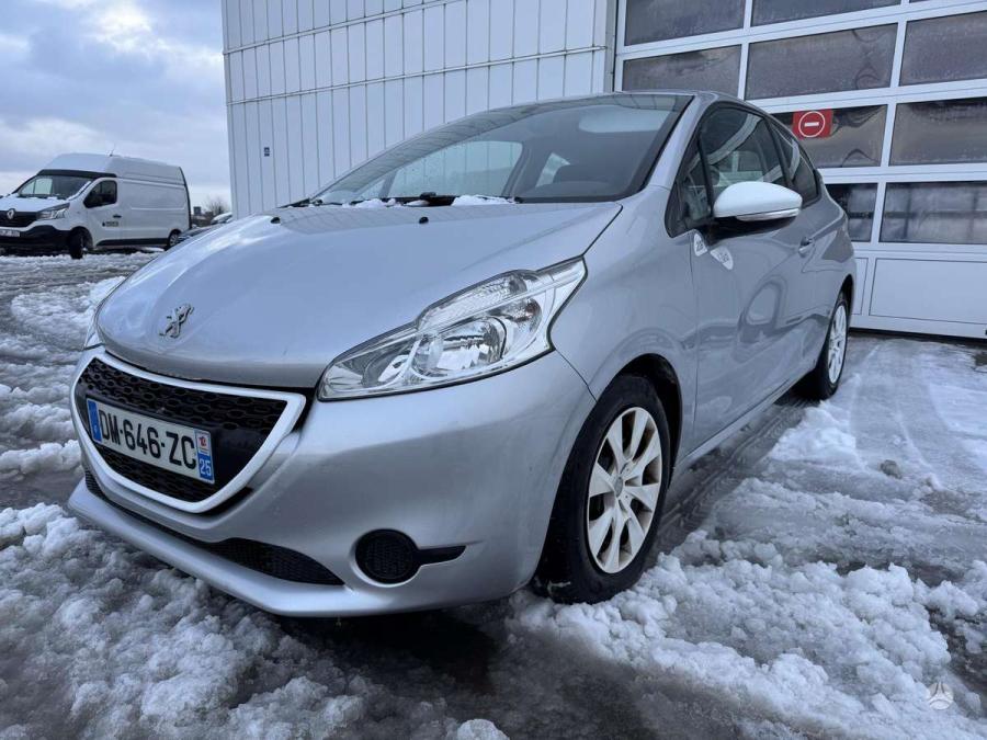 Pelēks Peugeot 208 2015 Kretinga, ar dzinēja tilpumu 1.00 L un nobraukumu 166 tūkst. km par 2695 €, foto 4 vietnē AUTOMOTO.COM.LV