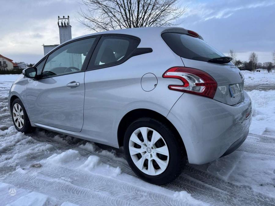 Pelēks Peugeot 208 2015 Kretinga, ar dzinēja tilpumu 1.00 L un nobraukumu 166 tūkst. km par 2695 €, foto 6 vietnē AUTOMOTO.COM.LV