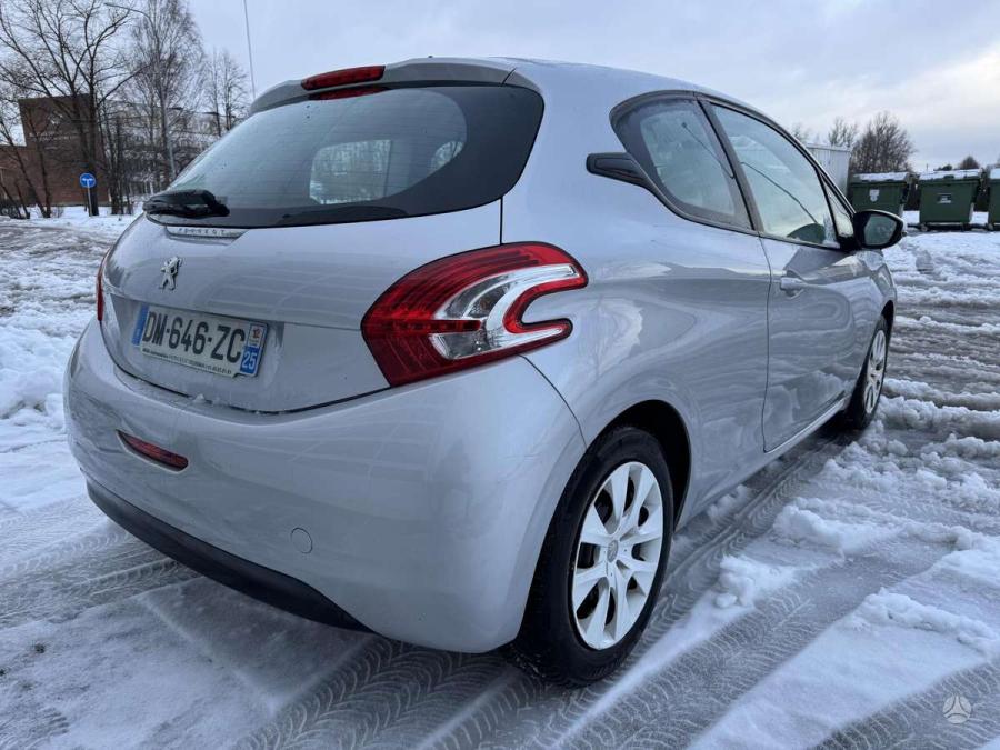 Pelēks Peugeot 208 2015 Kretinga, ar dzinēja tilpumu 1.00 L un nobraukumu 166 tūkst. km par 2695 €, foto 9 vietnē AUTOMOTO.COM.LV