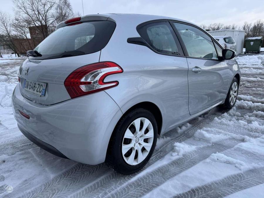 Pelēks Peugeot 208 2015 Kretinga, ar dzinēja tilpumu 1.00 L un nobraukumu 166 tūkst. km par 2695 €, foto 10 vietnē AUTOMOTO.COM.LV