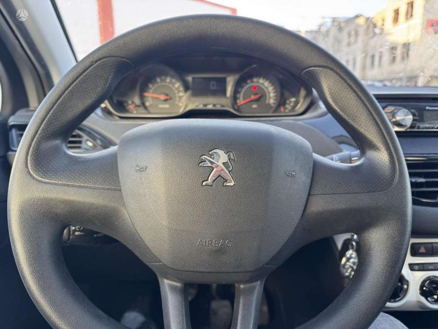 Pelēks Peugeot 208 2015 Kretinga, ar dzinēja tilpumu 1.00 L un nobraukumu 166 tūkst. km par 2695 €, foto 13 vietnē AUTOMOTO.COM.LV