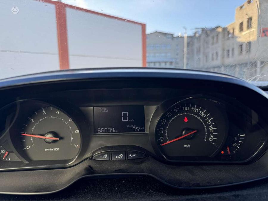 Pelēks Peugeot 208 2015 Kretinga, ar dzinēja tilpumu 1.00 L un nobraukumu 166 tūkst. km par 2695 €, foto 14 vietnē AUTOMOTO.COM.LV