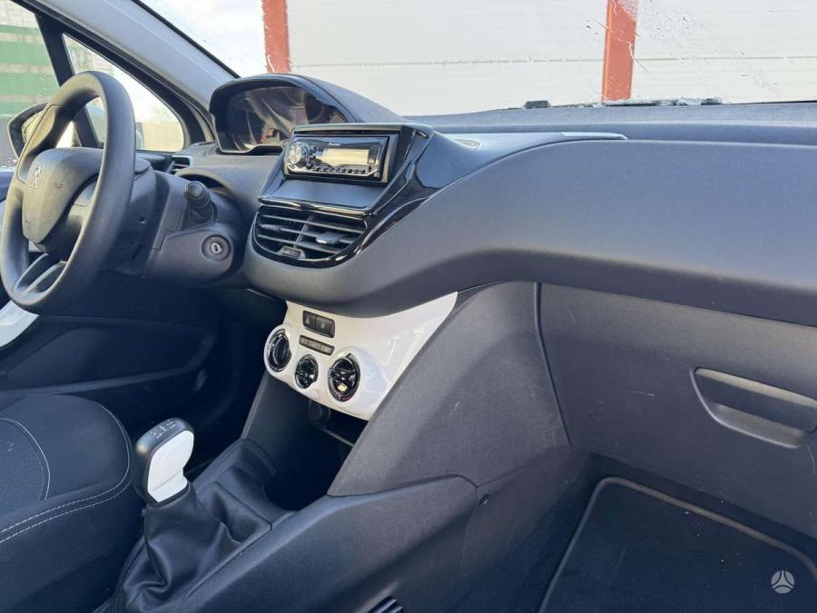 Pelēks Peugeot 208 2015 Kretinga, ar dzinēja tilpumu 1.00 L un nobraukumu 166 tūkst. km par 2695 €, foto 17 vietnē AUTOMOTO.COM.LV