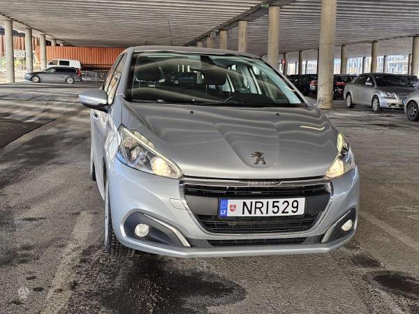 Grey Peugeot 208 2015 in Kaunas, with an engine capacity of 1.20 L and mileage of 167 thousand km for 3599 €, photo 1 on AUTOMOTO.COM.LV