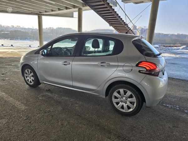 Grey Peugeot 208 2015 in Kaunas, with an engine capacity of 1.20 L and mileage of 167 thousand km for 3599 €, photo 2 on AUTOMOTO.COM.LV