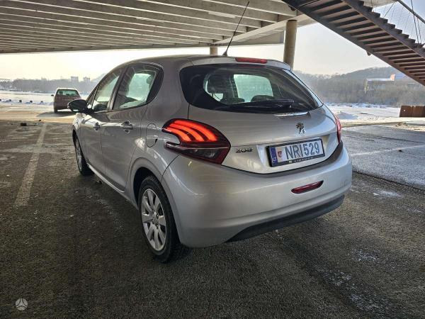 Grey Peugeot 208 2015 in Kaunas, with an engine capacity of 1.20 L and mileage of 167 thousand km for 3599 €, photo 3 on AUTOMOTO.COM.LV