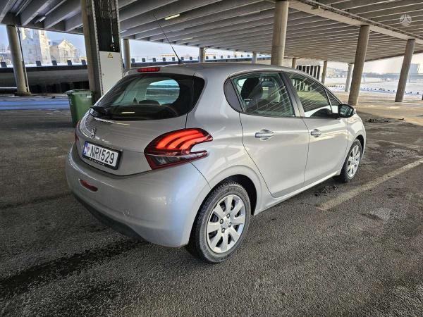 Grey Peugeot 208 2015 in Kaunas, with an engine capacity of 1.20 L and mileage of 167 thousand km for 3599 €, photo 4 on AUTOMOTO.COM.LV
