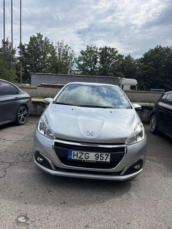 Pelēks Peugeot 208 2015 Kauņa, ar dzinēja tilpumu 1.56 L un nobraukumu 240 tūkst. km par 3500 €, foto 1 vietnē AUTOMOTO.COM.LV